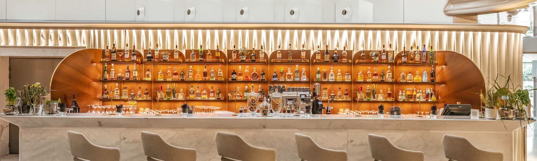 S BAR Cannes
